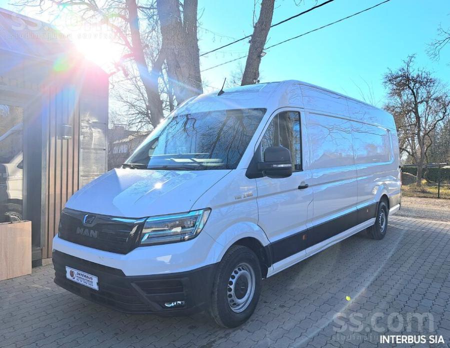 White Volkswagen Crafter 2021 in Riga, with an engine capacity of 2.00 L and mileage of 0 thousand km for 27225 €, photo 6 on AUTOMOTO.COM.LV