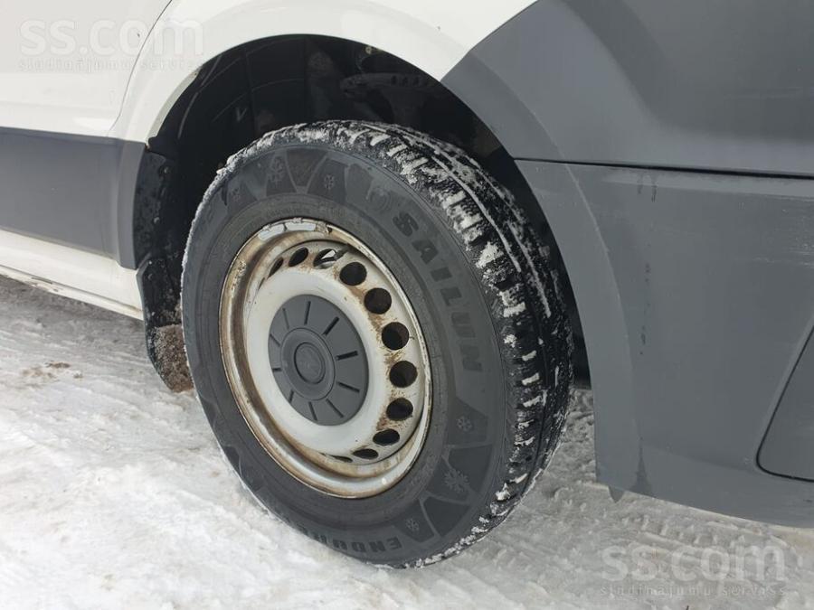 White Volkswagen Crafter 2021 in Jelgava, with an engine capacity of 2.00 L and mileage of 124 thousand km for 16000 €, photo 9 on AUTOMOTO.COM.LV