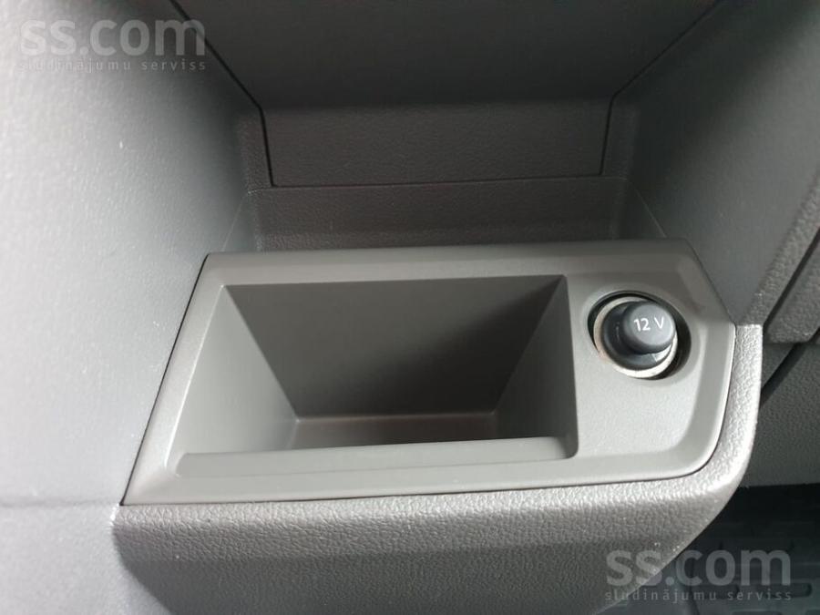 White Volkswagen Crafter 2021 in Jelgava, with an engine capacity of 2.00 L and mileage of 124 thousand km for 16000 €, photo 16 on AUTOMOTO.COM.LV