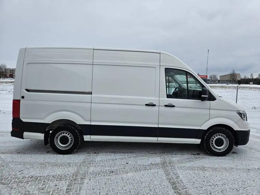 White Volkswagen Crafter 2021 in Jekabpils, with an engine capacity of 2.00 L and mileage of 154 thousand km for 19990 €, photo 5 on AUTOMOTO.COM.LV
