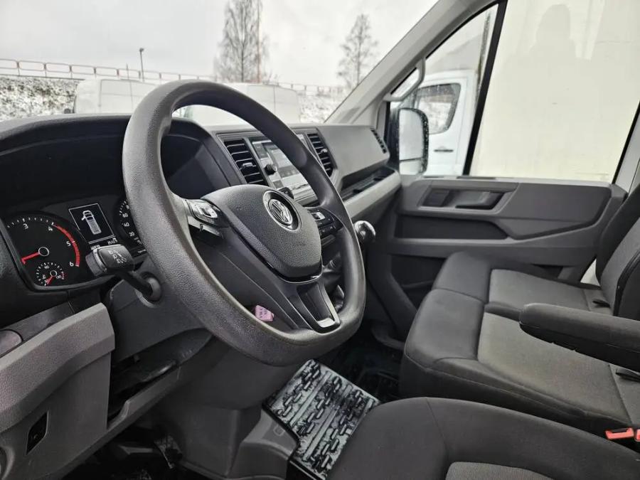 White Volkswagen Crafter 2021 in Jekabpils, with an engine capacity of 2.00 L and mileage of 154 thousand km for 19990 €, photo 10 on AUTOMOTO.COM.LV