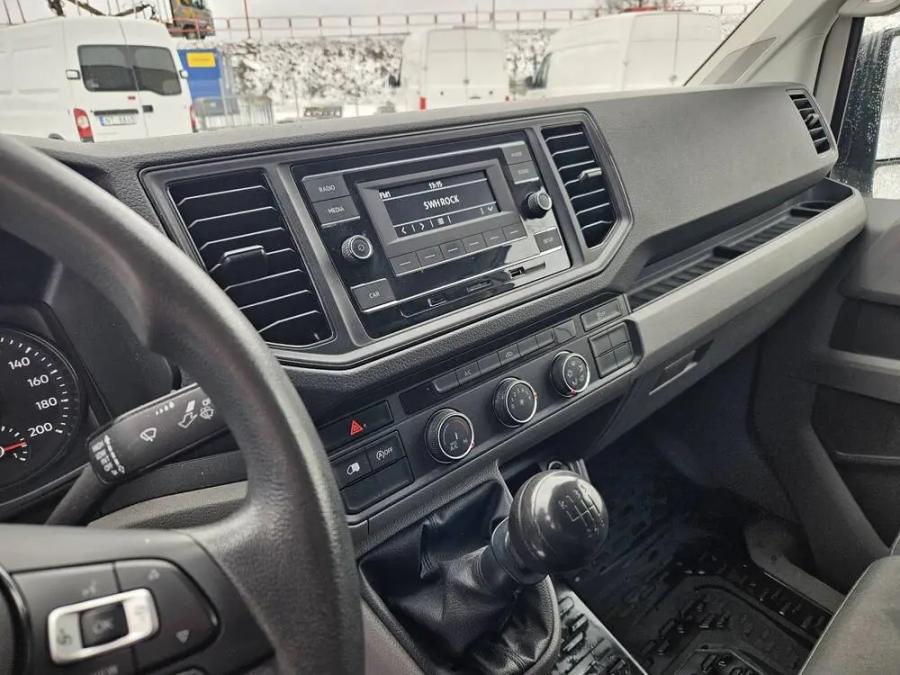 White Volkswagen Crafter 2021 in Jekabpils, with an engine capacity of 2.00 L and mileage of 154 thousand km for 19990 €, photo 11 on AUTOMOTO.COM.LV