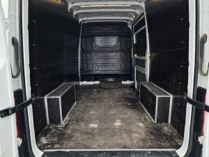 White Volkswagen Crafter 2021 in Jekabpils, with an engine capacity of 2.00 L and mileage of 154 thousand km for 19990 €, photo 12 on AUTOMOTO.COM.LV
