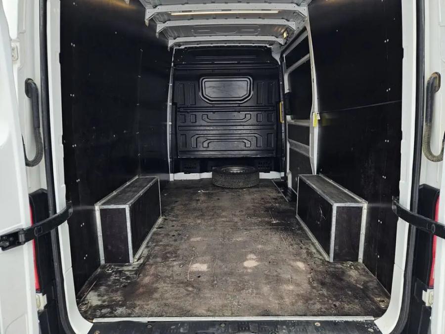 White Volkswagen Crafter 2021 in Jekabpils, with an engine capacity of 2.00 L and mileage of 154 thousand km for 19990 €, photo 12 on AUTOMOTO.COM.LV