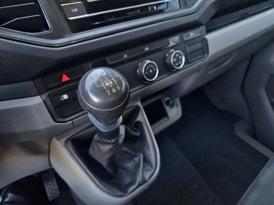 White Volkswagen Crafter 2021 in Jekabpils, with an engine capacity of 2.00 L and mileage of 154 thousand km for 19990 €, photo 19 on AUTOMOTO.COM.LV