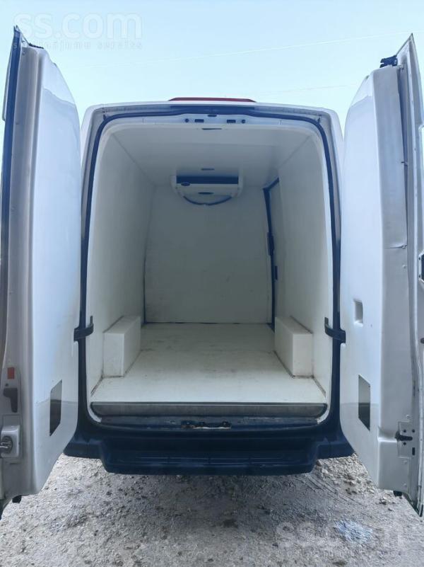 White Volkswagen Crafter 2021 in Jurmala, with an engine capacity of 2.00 L and mileage of 215 thousand km for 17950 €, photo 7 on AUTOMOTO.COM.LV