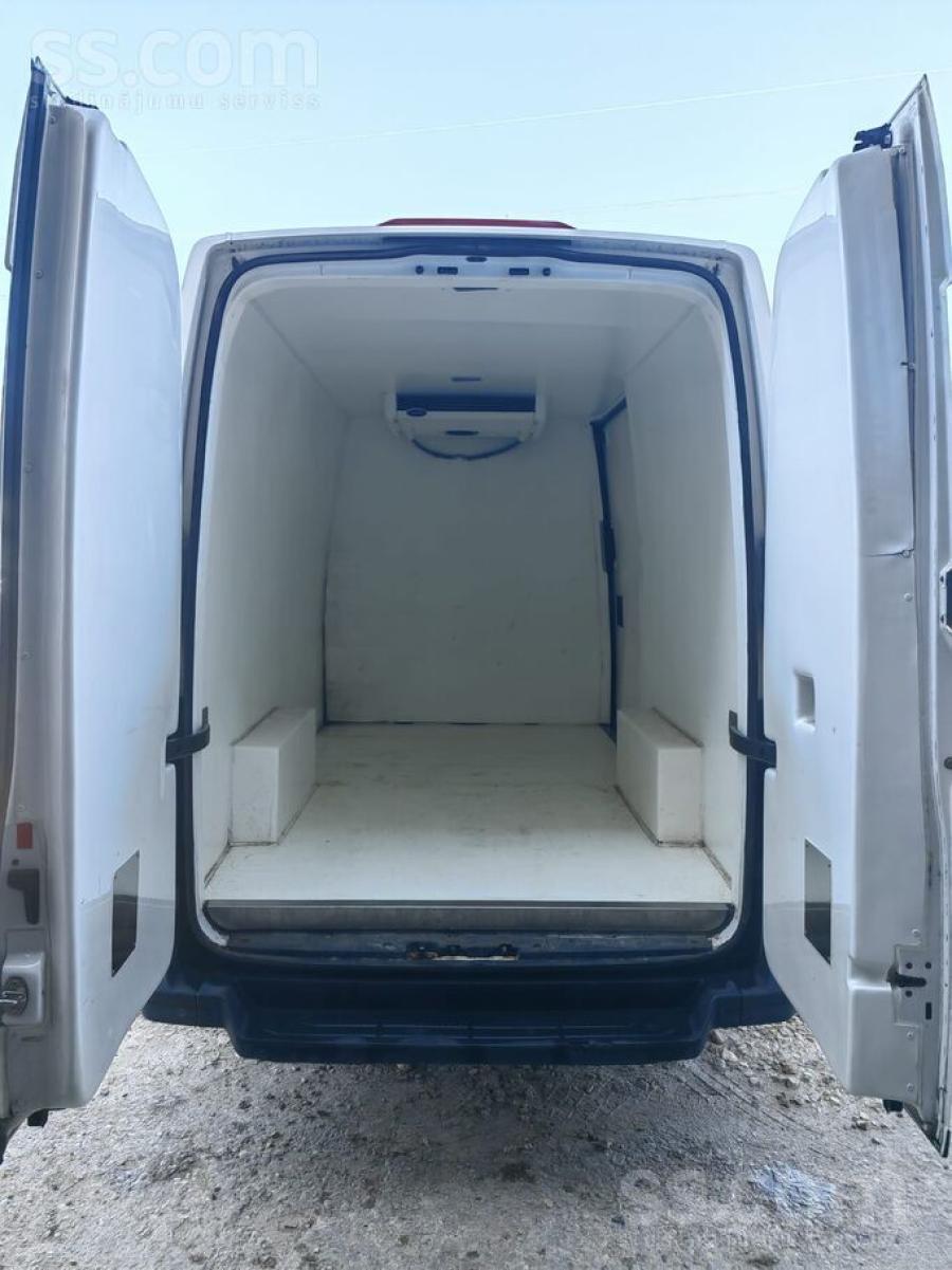 White Volkswagen Crafter 2021 in Jurmala, with an engine capacity of 2.00 L and mileage of 215 thousand km for 17950 €, photo 8 on AUTOMOTO.COM.LV