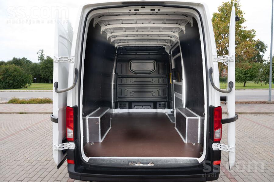 White Volkswagen Crafter 2021 in Riga, with an engine capacity of 2.00 L and mileage of 199 thousand km for 17300 €, photo 10 on AUTOMOTO.COM.LV