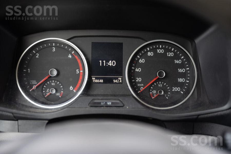 White Volkswagen Crafter 2021 in Riga, with an engine capacity of 2.00 L and mileage of 199 thousand km for 17300 €, photo 13 on AUTOMOTO.COM.LV