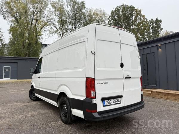 Volkswagen Crafter 2021 Tallina vietnē Balts Volkswagen Crafter 2021 Tallina, ar dzinēja tilpumu 2.00 L un nobraukumu 272 tūkst. km par 13599 €, foto 10 vietnē AUTOMOTO.COM.LV