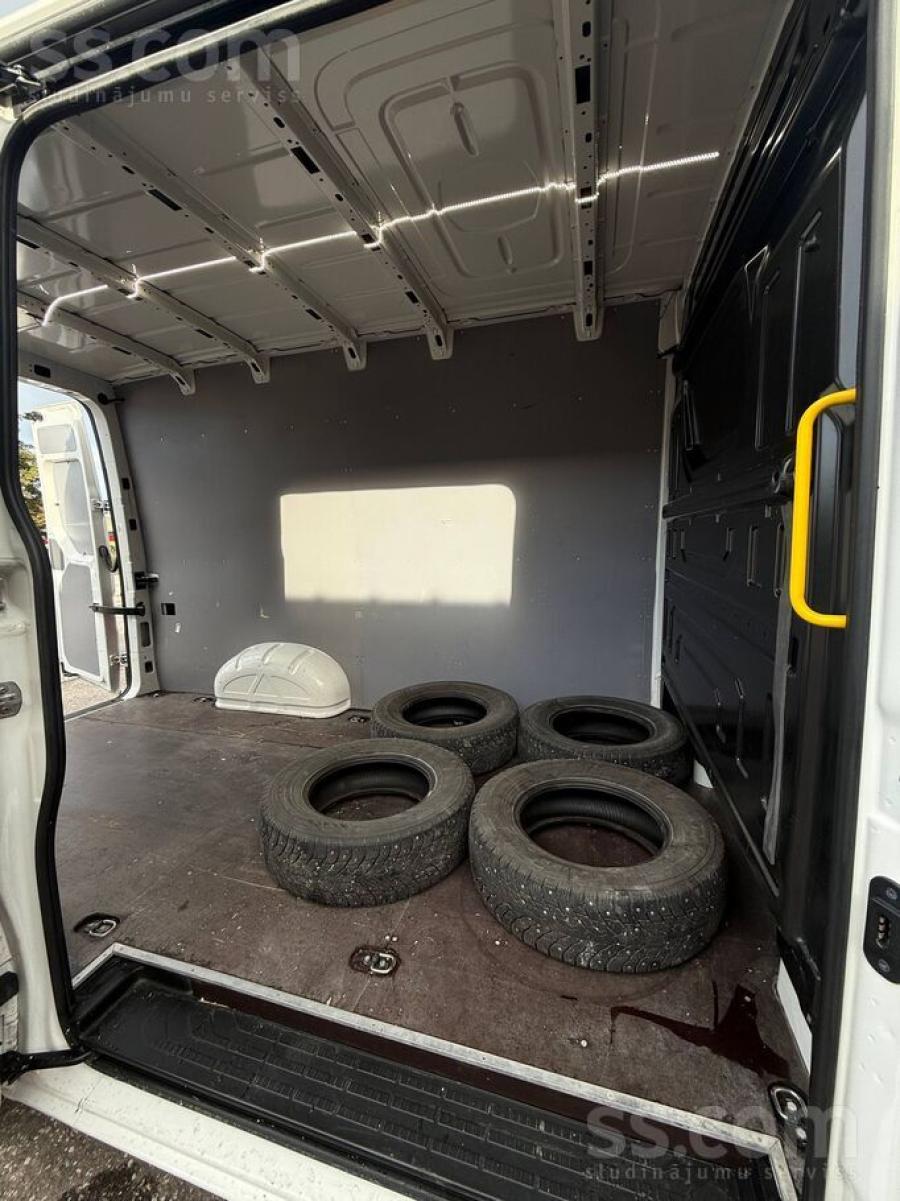 White Volkswagen Crafter 2022 in Tallinn, with an engine capacity of 2.00 L and mileage of 214 thousand km for 16990 €, photo 22 on AUTOMOTO.COM.LV
