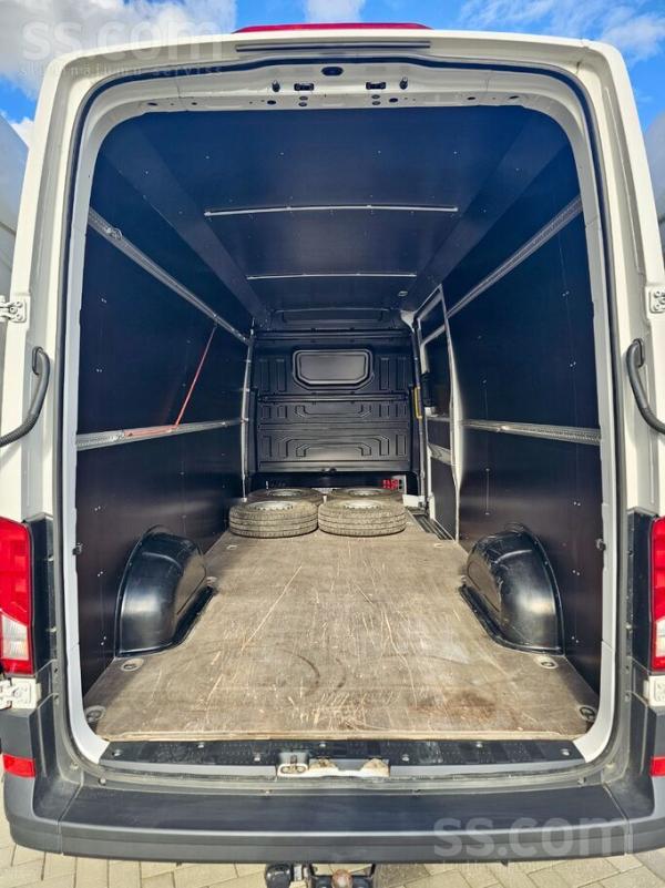 White Volkswagen Crafter 2023 in Valka, with an engine capacity of 2.00 L and mileage of 12 thousand km for 33999 €, photo 6 on AUTOMOTO.COM.LV