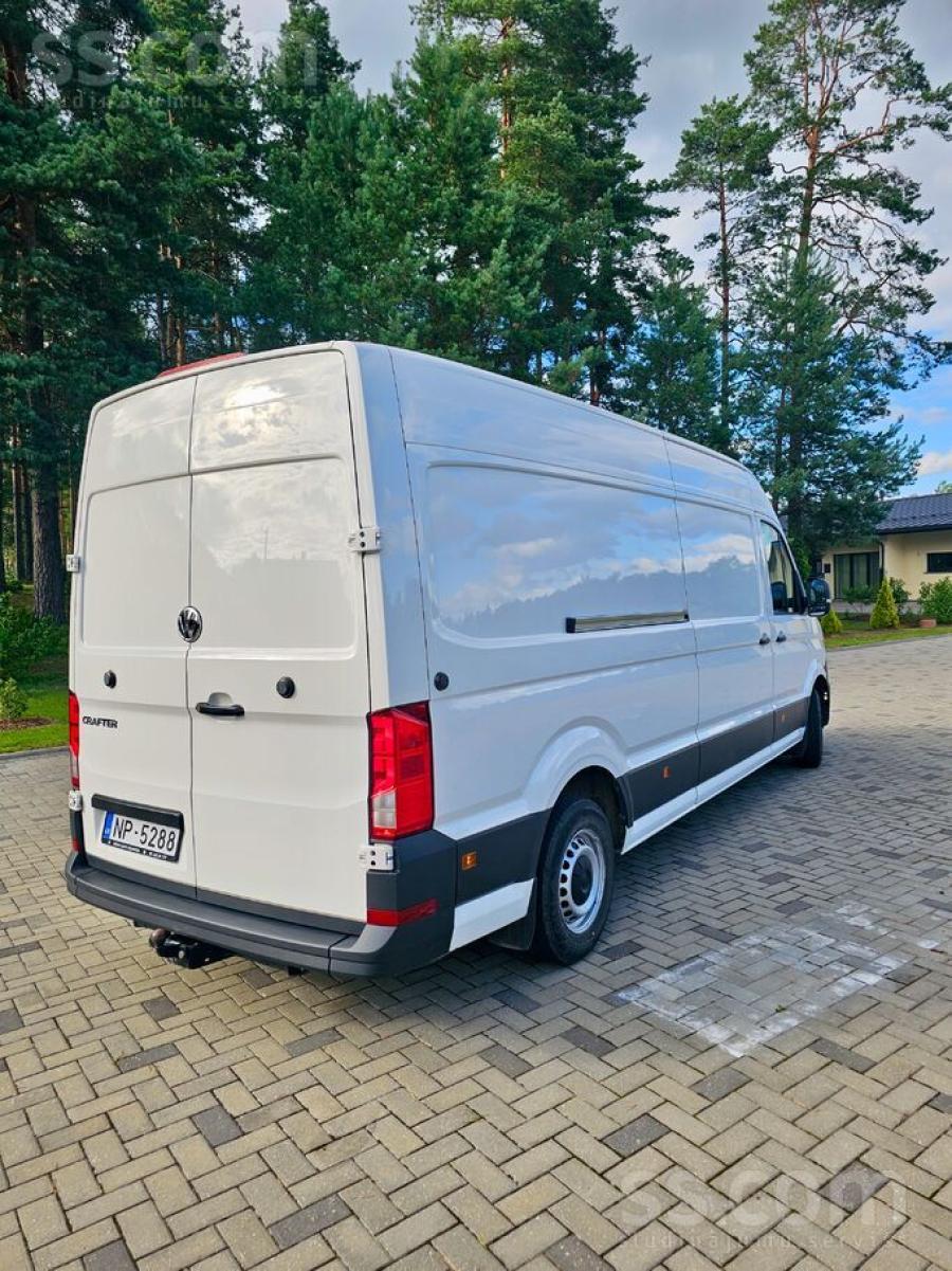 White Volkswagen Crafter 2023 in Valka, with an engine capacity of 2.00 L and mileage of 12 thousand km for 33999 €, photo 5 on AUTOMOTO.COM.LV