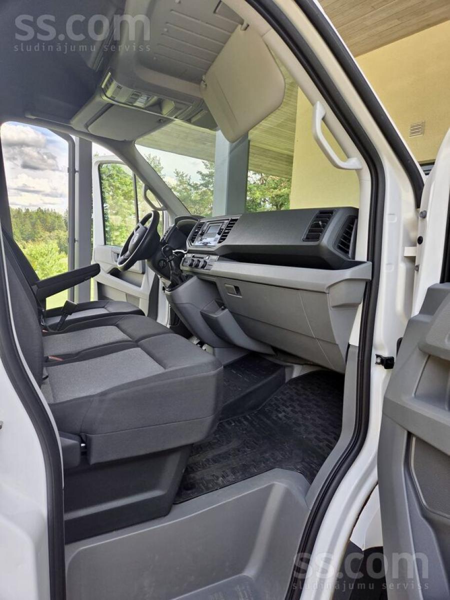 White Volkswagen Crafter 2023 in Valka, with an engine capacity of 2.00 L and mileage of 12 thousand km for 33999 €, photo 9 on AUTOMOTO.COM.LV