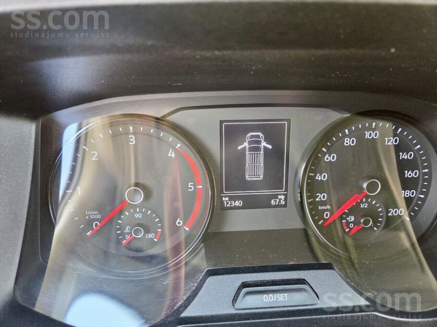 White Volkswagen Crafter 2023 in Valka, with an engine capacity of 2.00 L and mileage of 12 thousand km for 33999 €, photo 10 on AUTOMOTO.COM.LV
