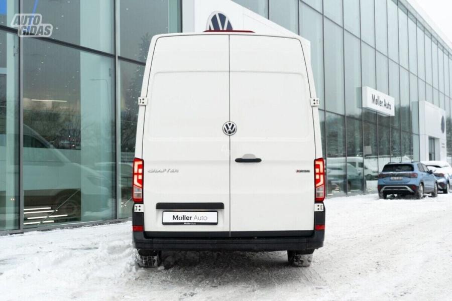 White Volkswagen Crafter 2019 in Vilnius, with an engine capacity of 2.00 L and mileage of 139 thousand km for 24950 €, photo 4 on AUTOMOTO.COM.LV
