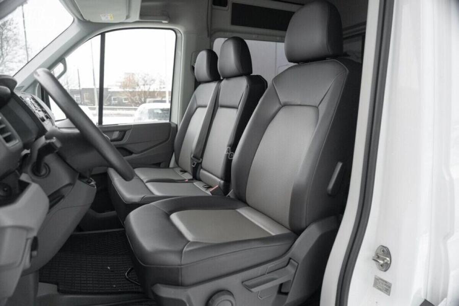 White Volkswagen Crafter 2019 in Vilnius, with an engine capacity of 2.00 L and mileage of 139 thousand km for 24950 €, photo 10 on AUTOMOTO.COM.LV