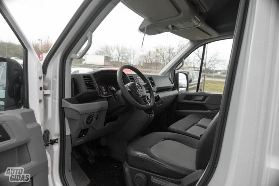 White Volkswagen Crafter 2019 in Vilnius, with an engine capacity of 2.00 L and mileage of 285 thousand km for 15950 €, photo 8 on AUTOMOTO.COM.LV