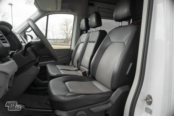 White Volkswagen Crafter 2019 in Vilnius, with an engine capacity of 2.00 L and mileage of 285 thousand km for 15950 €, photo 9 on AUTOMOTO.COM.LV