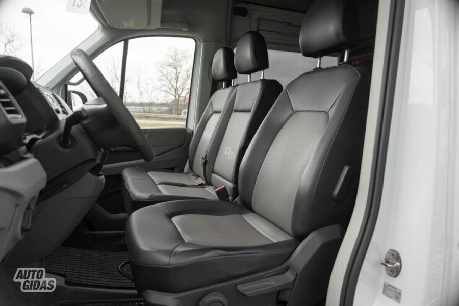White Volkswagen Crafter 2019 in Vilnius, with an engine capacity of 2.00 L and mileage of 285 thousand km for 15950 €, photo 9 on AUTOMOTO.COM.LV