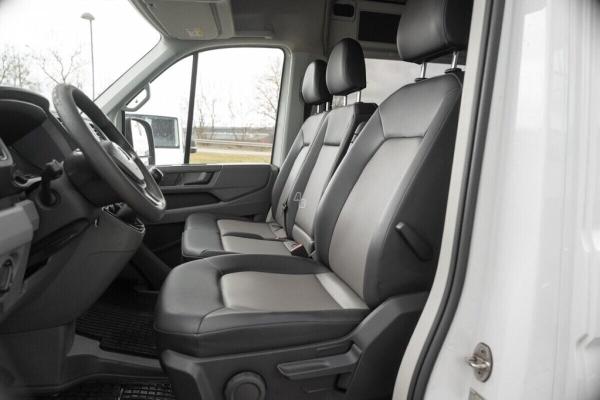 White Volkswagen Crafter 2019 in Vilnius, with an engine capacity of 2.00 L and mileage of 169 thousand km for 23950 €, photo 8 on AUTOMOTO.COM.LV