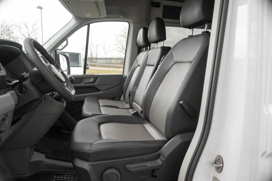 White Volkswagen Crafter 2019 in Vilnius, with an engine capacity of 2.00 L and mileage of 169 thousand km for 23950 €, photo 8 on AUTOMOTO.COM.LV