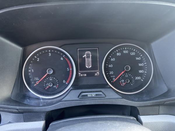 White Volkswagen Crafter 2021 in Riga, with an engine capacity of 2.00 L and mileage of 118 thousand km for 1590000 €, photo 7 on AUTOMOTO.COM.LV