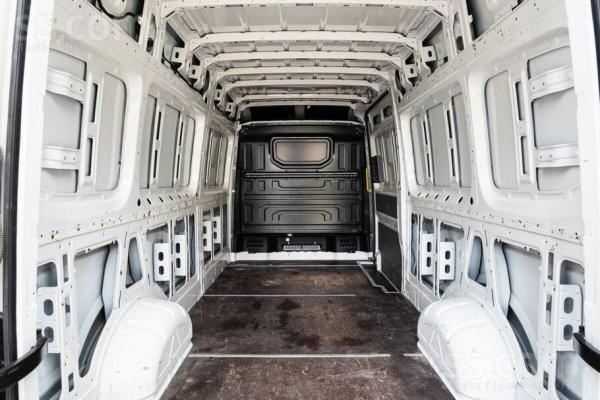 White Volkswagen Crafter 2021 in Riga, with an engine capacity of 2.00 L and mileage of 118 thousand km for 29950 €, photo 9 on AUTOMOTO.COM.LV