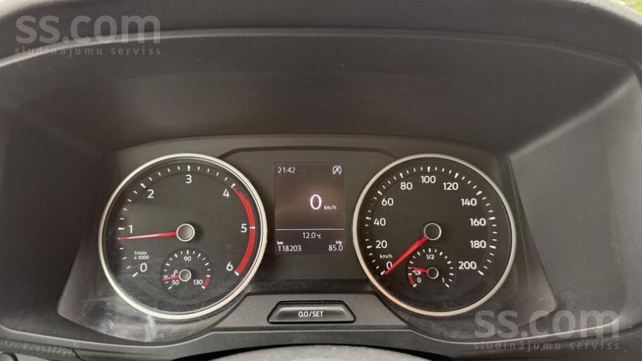 White Volkswagen Crafter 2021 in Riga, with an engine capacity of 2.00 L and mileage of 118 thousand km for 16500 €, photo 20 on AUTOMOTO.COM.LV