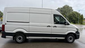 White Volkswagen Crafter 2021 in Riga, with an engine capacity of 2.00 L and mileage of 118 thousand km for 16500 €, photo 6 on AUTOMOTO.COM.LV
