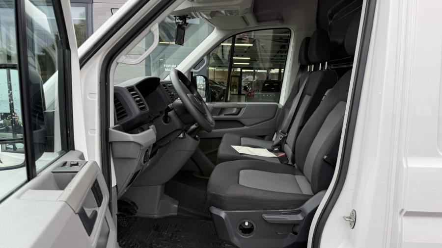 White Volkswagen Crafter 2021 in Riga, with an engine capacity of 2.00 L and mileage of 118 thousand km for 16500 €, photo 12 on AUTOMOTO.COM.LV