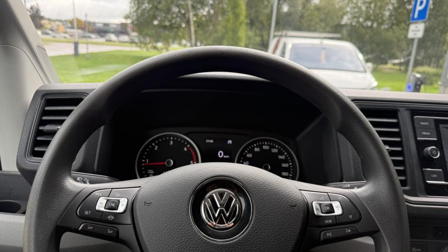 White Volkswagen Crafter 2021 in Riga, with an engine capacity of 2.00 L and mileage of 118 thousand km for 16500 €, photo 18 on AUTOMOTO.COM.LV