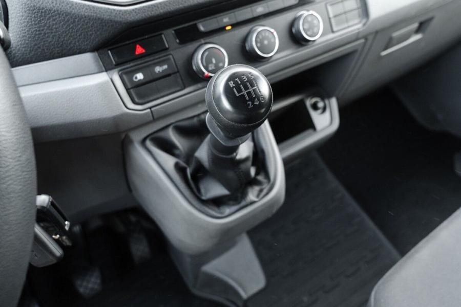 Balts Volkswagen Crafter 2023 Rīga, ar dzinēja tilpumu 2.00 L un nobraukumu 69 tūkst. km par 32900 €, foto 14 vietnē AUTOMOTO.COM.LV