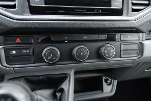 Balts Volkswagen Crafter 2023 Rīga, ar dzinēja tilpumu 2.00 L un nobraukumu 69 tūkst. km par 32900 €, foto 15 vietnē AUTOMOTO.COM.LV