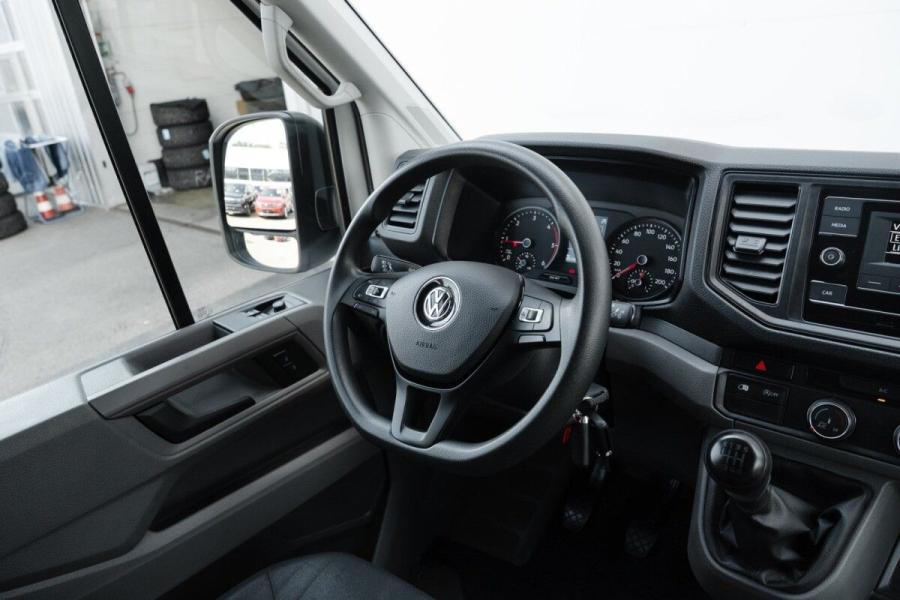 Balts Volkswagen Crafter 2023 Rīga, ar dzinēja tilpumu 2.00 L un nobraukumu 69 tūkst. km par 32900 €, foto 18 vietnē AUTOMOTO.COM.LV