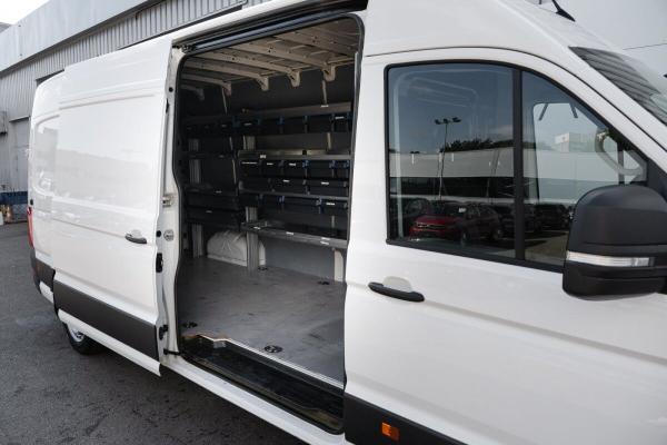 Volkswagen Crafter 2023 in Riga on AUTOMOTO.COM.LV White Volkswagen Crafter 2023 in Riga, with an engine capacity of 2.00 L and mileage of 69 thousand km for 32900 €, photo 8 on AUTOMOTO.COM.LV