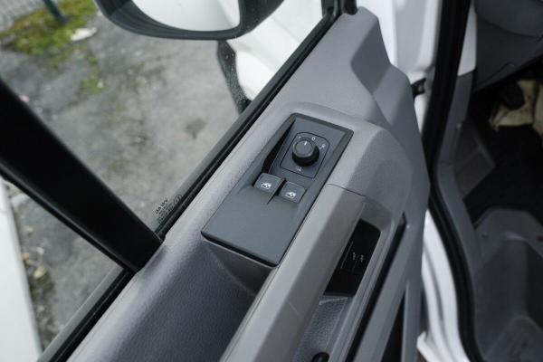 Volkswagen Crafter 2023 in Riga on AUTOMOTO.COM.LV White Volkswagen Crafter 2023 in Riga, with an engine capacity of 2.00 L and mileage of 69 thousand km for 32900 €, photo 10 on AUTOMOTO.COM.LV
