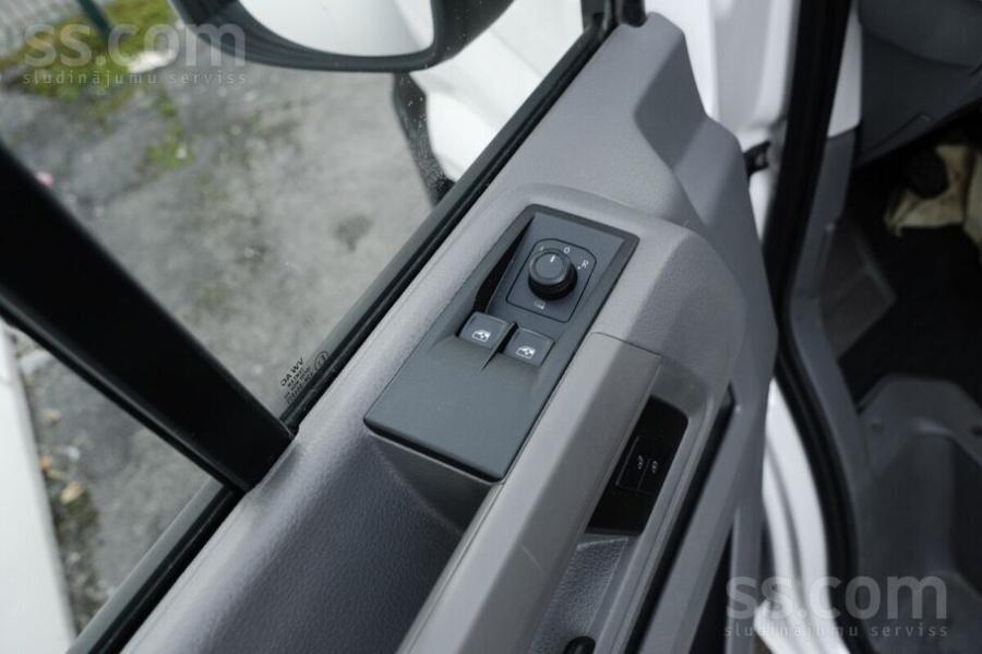 Balts Volkswagen Crafter 2023 Rīga, ar dzinēja tilpumu 2.00 L un nobraukumu 69 tūkst. km par 32900 €, foto 10 vietnē AUTOMOTO.COM.LV
