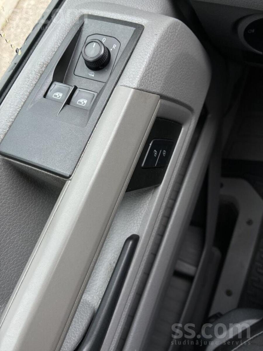 White Volkswagen Crafter 2022 in Riga, with an engine capacity of 2.00 L and mileage of 311 thousand km for 13500 €, photo 17 on AUTOMOTO.COM.LV
