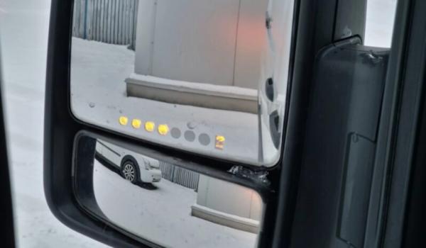 White Volkswagen Crafter 2013 in Riga, with an engine capacity of 2.00 L and mileage of 284 thousand km for 9490 €, photo 2 on AUTOMOTO.COM.LV