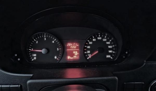 White Volkswagen Crafter 2013 in Riga, with an engine capacity of 2.00 L and mileage of 284 thousand km for 9490 €, photo 7 on AUTOMOTO.COM.LV