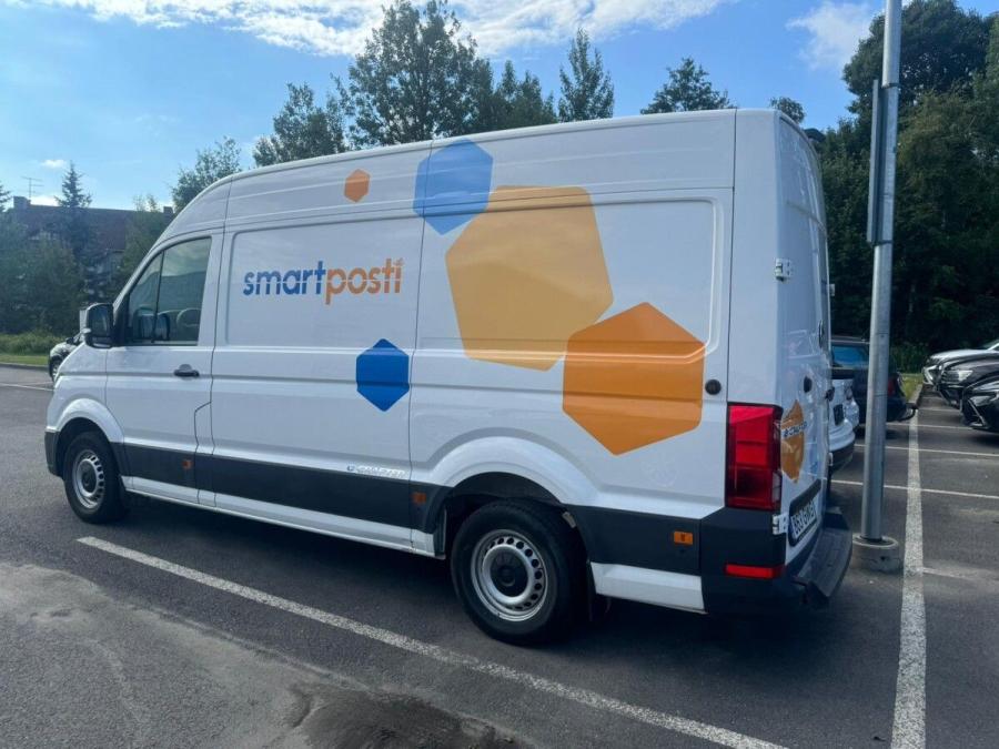 White Volkswagen Crafter 2022 in Peetri, with an engine capacity of 0.10 L and mileage of 48 thousand km for 12750 €, photo 4 on AUTOMOTO.COM.LV