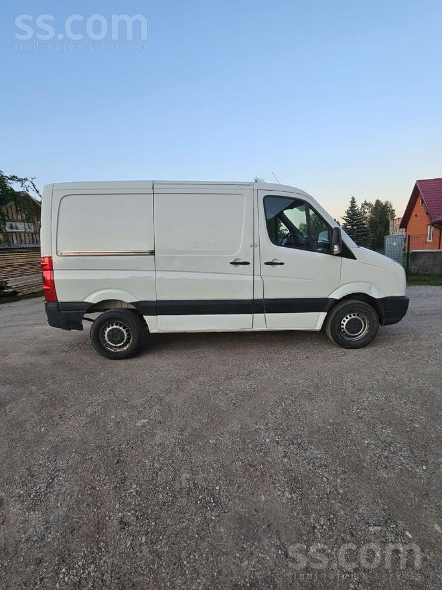White Volkswagen Crafter 2006 in Gulbene, with an engine capacity of 2.50 L and mileage of 450 thousand km for 4000 €, photo 4 on AUTOMOTO.COM.LV