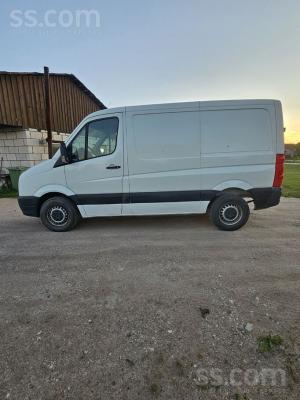 White Volkswagen Crafter 2006 in Gulbene, with an engine capacity of 2.50 L and mileage of 450 thousand km for 4000 €, photo 5 on AUTOMOTO.COM.LV