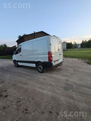White Volkswagen Crafter 2006 in Gulbene, with an engine capacity of 2.50 L and mileage of 450 thousand km for 4000 €, photo 6 on AUTOMOTO.COM.LV