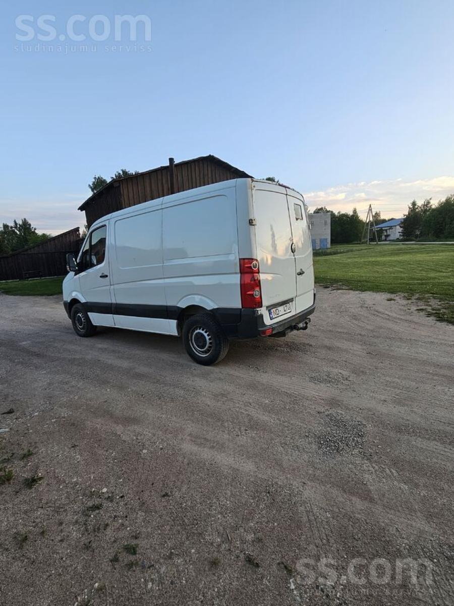 White Volkswagen Crafter 2006 in Gulbene, with an engine capacity of 2.50 L and mileage of 450 thousand km for 4000 €, photo 6 on AUTOMOTO.COM.LV