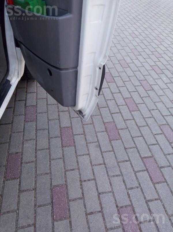 Balts Volkswagen Crafter 2006 Rīga, ar dzinēja tilpumu 2.50 L un nobraukumu 288 tūkst. km par 4900 €, foto 9 vietnē AUTOMOTO.COM.LV