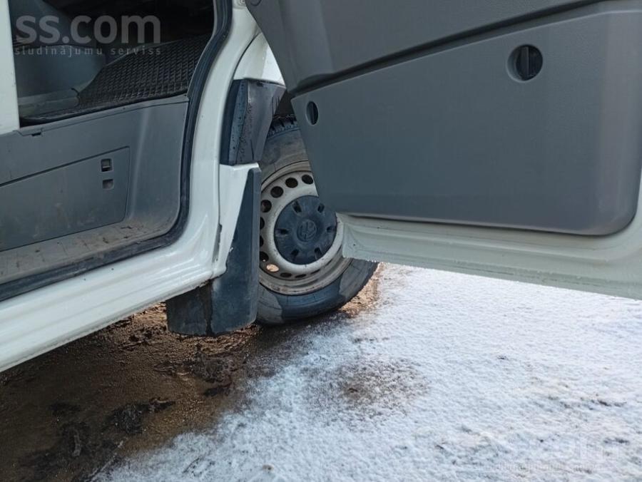 Balts Volkswagen Crafter 2007 Kuldīga, ar dzinēja tilpumu 2.50 L un nobraukumu 289 tūkst. km par 5000 €, foto 17 vietnē AUTOMOTO.COM.LV