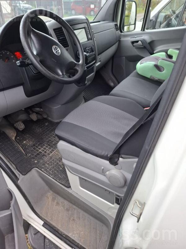Volkswagen Crafter 2010 in Riga on AUTOMOTO.COM.LV White Volkswagen Crafter 2010 in Riga, with an engine capacity of 2.50 L and mileage of 285 thousand km for 6500 €, photo 6 on AUTOMOTO.COM.LV