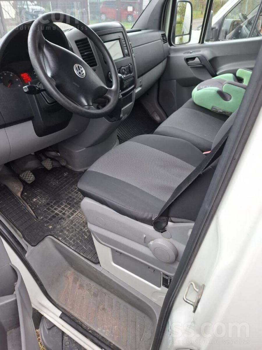 White Volkswagen Crafter 2010 in Riga, with an engine capacity of 2.50 L and mileage of 285 thousand km for 6500 €, photo 6 on AUTOMOTO.COM.LV